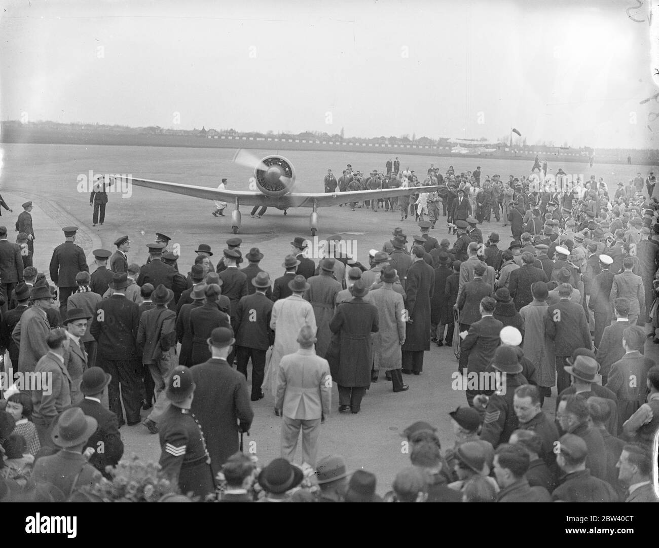 Japanese airmen land at Croydon after record-breaking 10,000 miles ...