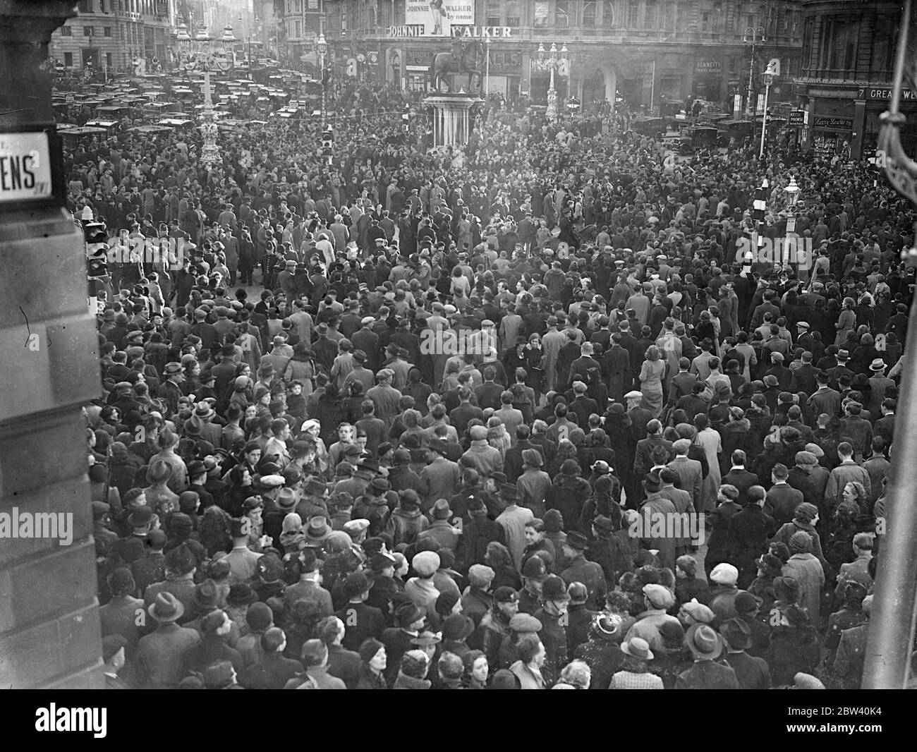 Enormous early morning crowds watch Coronation procession rehearsal ...