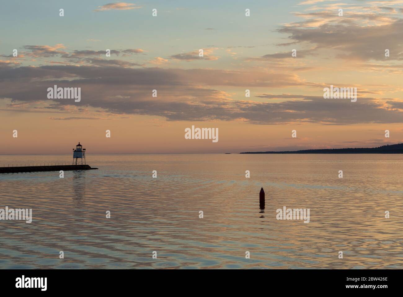 Two harbors minnesota breakwater hi-res stock photography and images ...