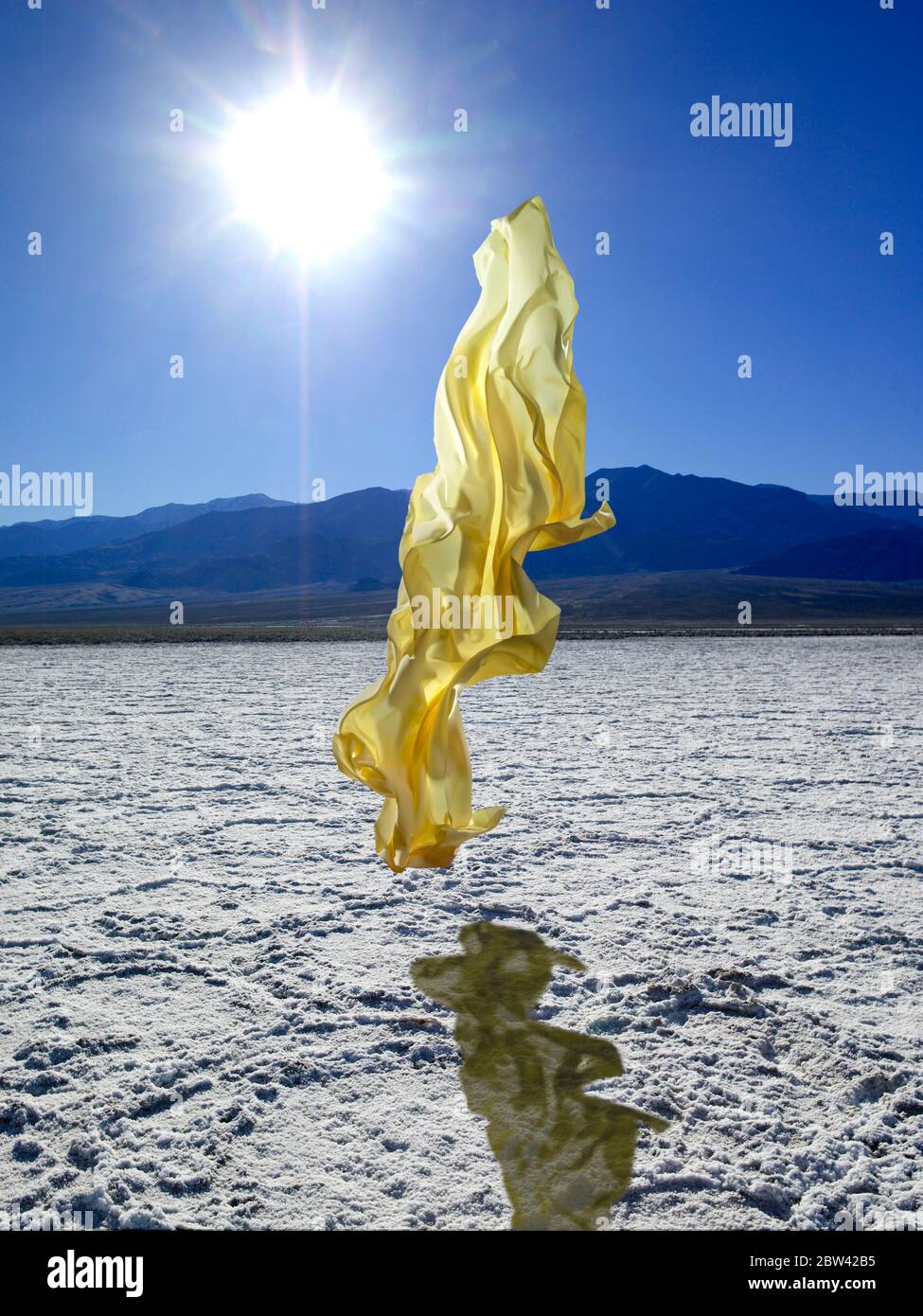 Floating fabric hi-res stock photography and images - Alamy