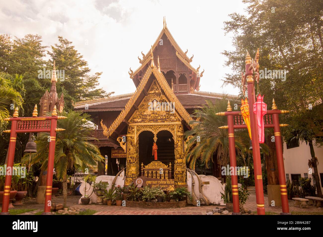 Chetawan temple hi-res stock photography and images - Alamy