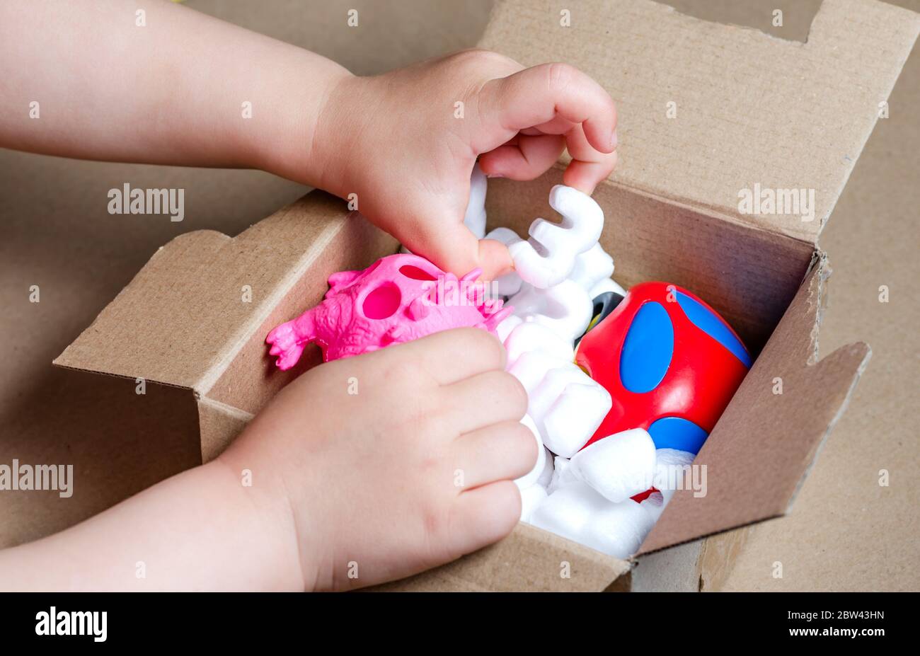 Delivering package child hi-res stock photography and images - Alamy