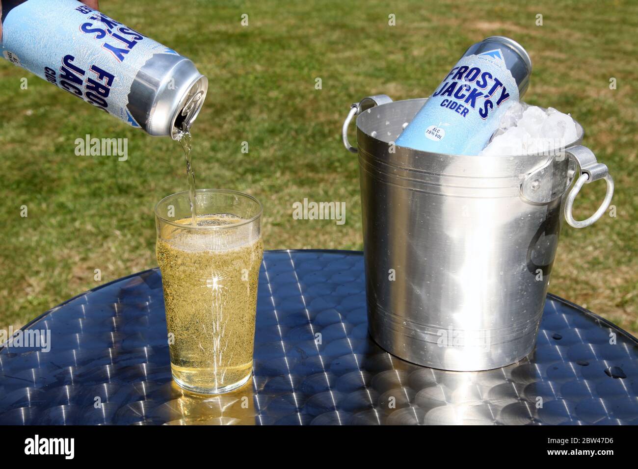 Frosty Jacks Cider in a can pouring cider into pint glass outside in ...