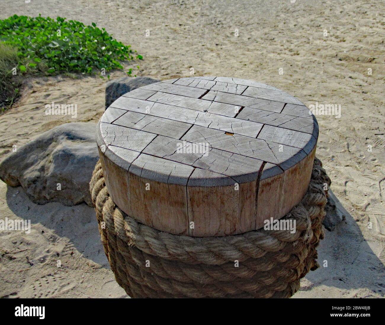 Wooden capstan hi-res stock photography and images - Alamy