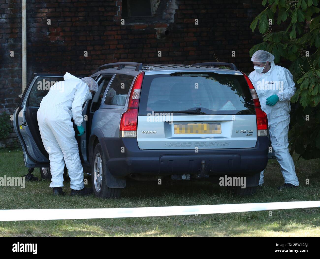 NUMBERPLATE PIXELATED BY PA PICTURE DESK Police forensic officers ...