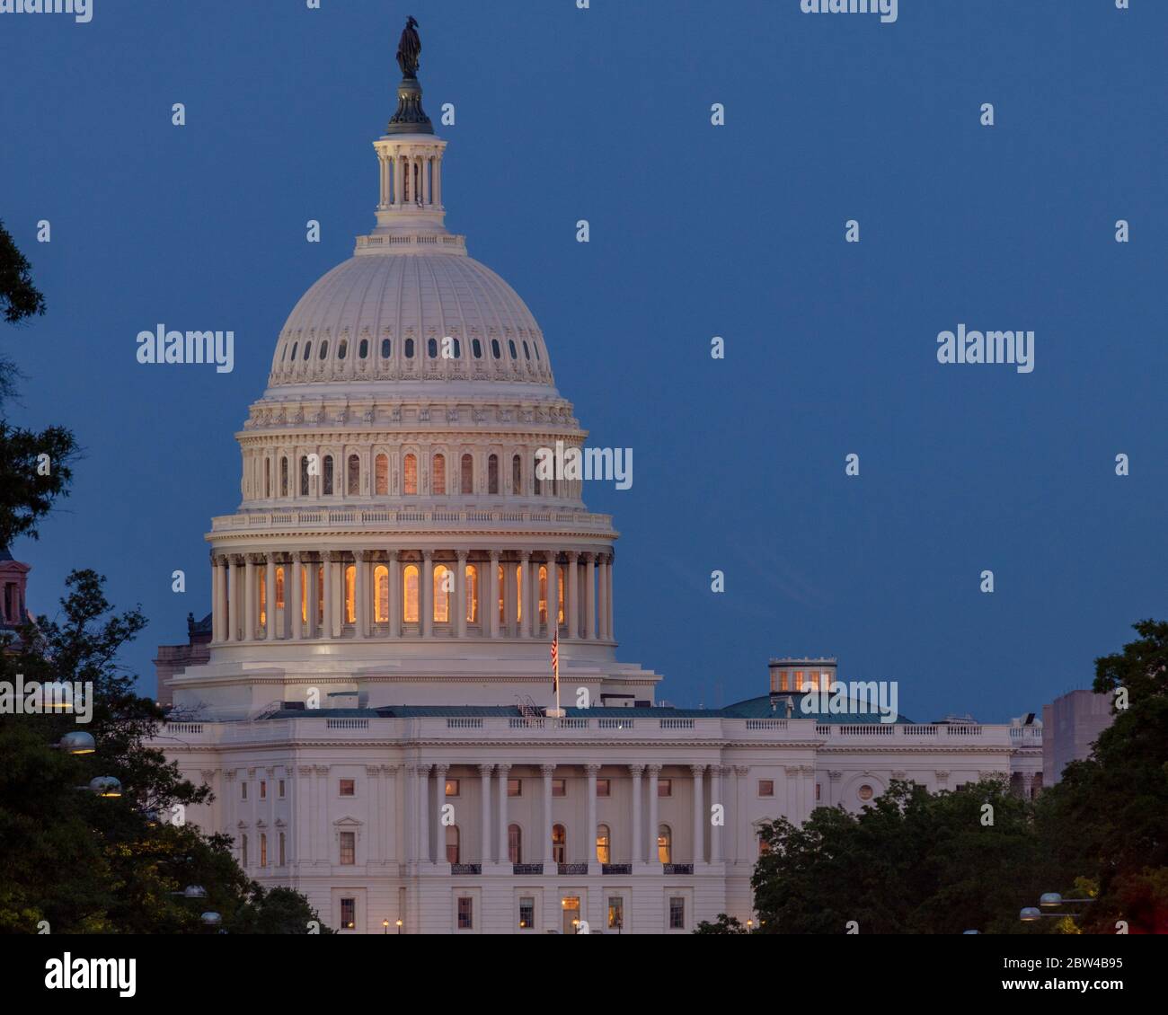Us capitol building dome statue hi-res stock photography and images - Alamy