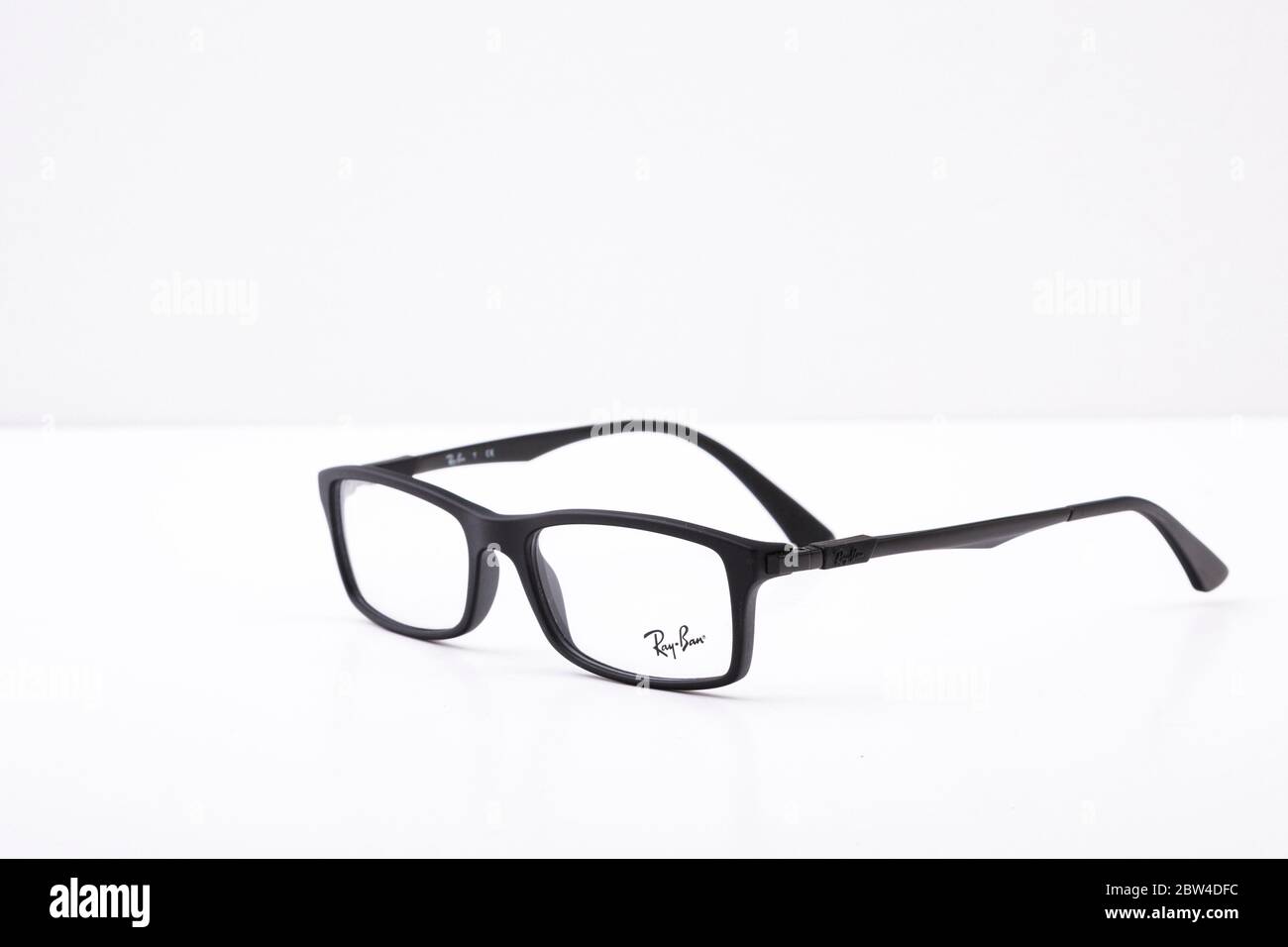 Spectacles ray hi-res stock photography and images - Alamy