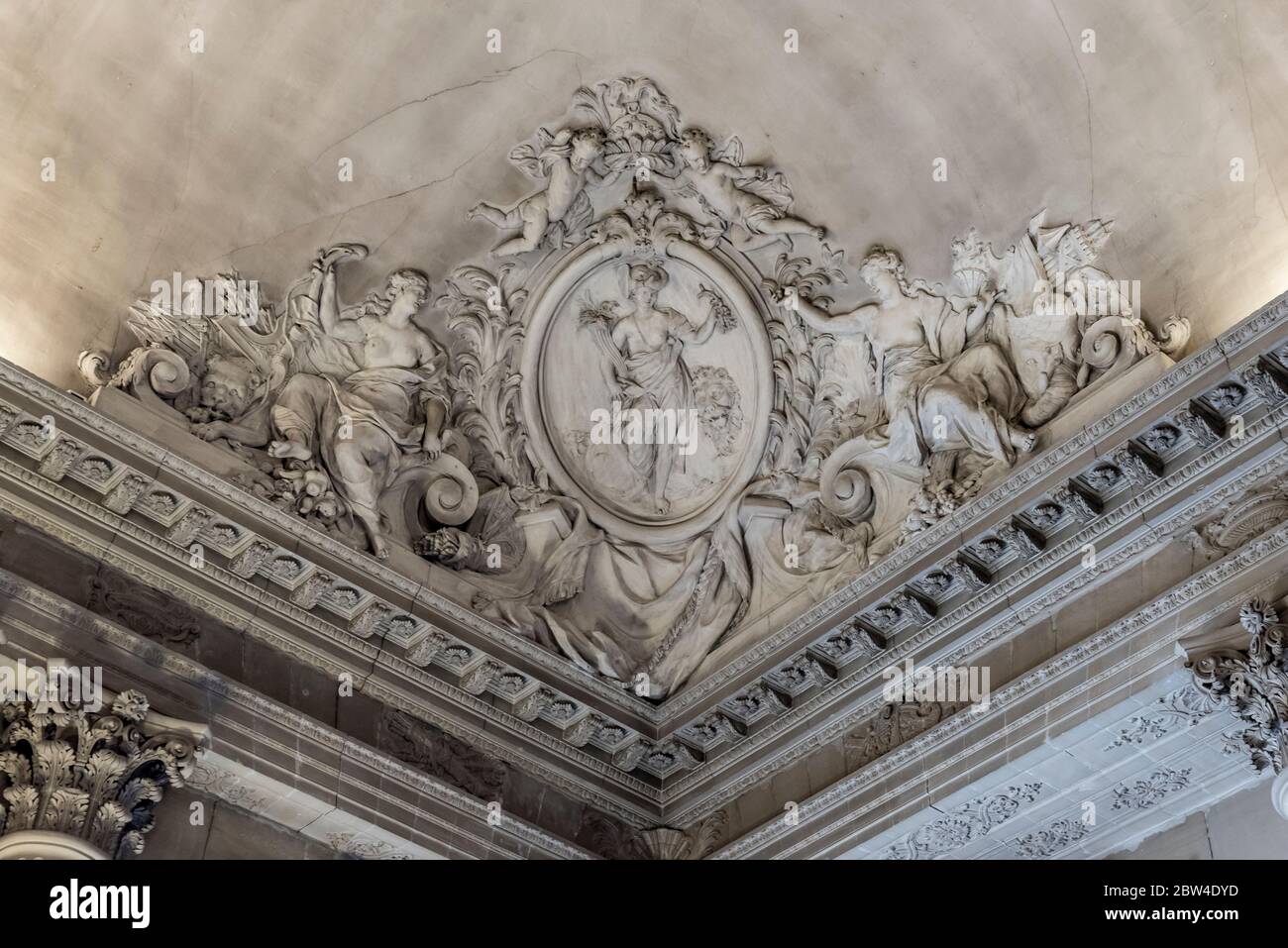 Ceiling coving hi-res stock photography and images - Alamy