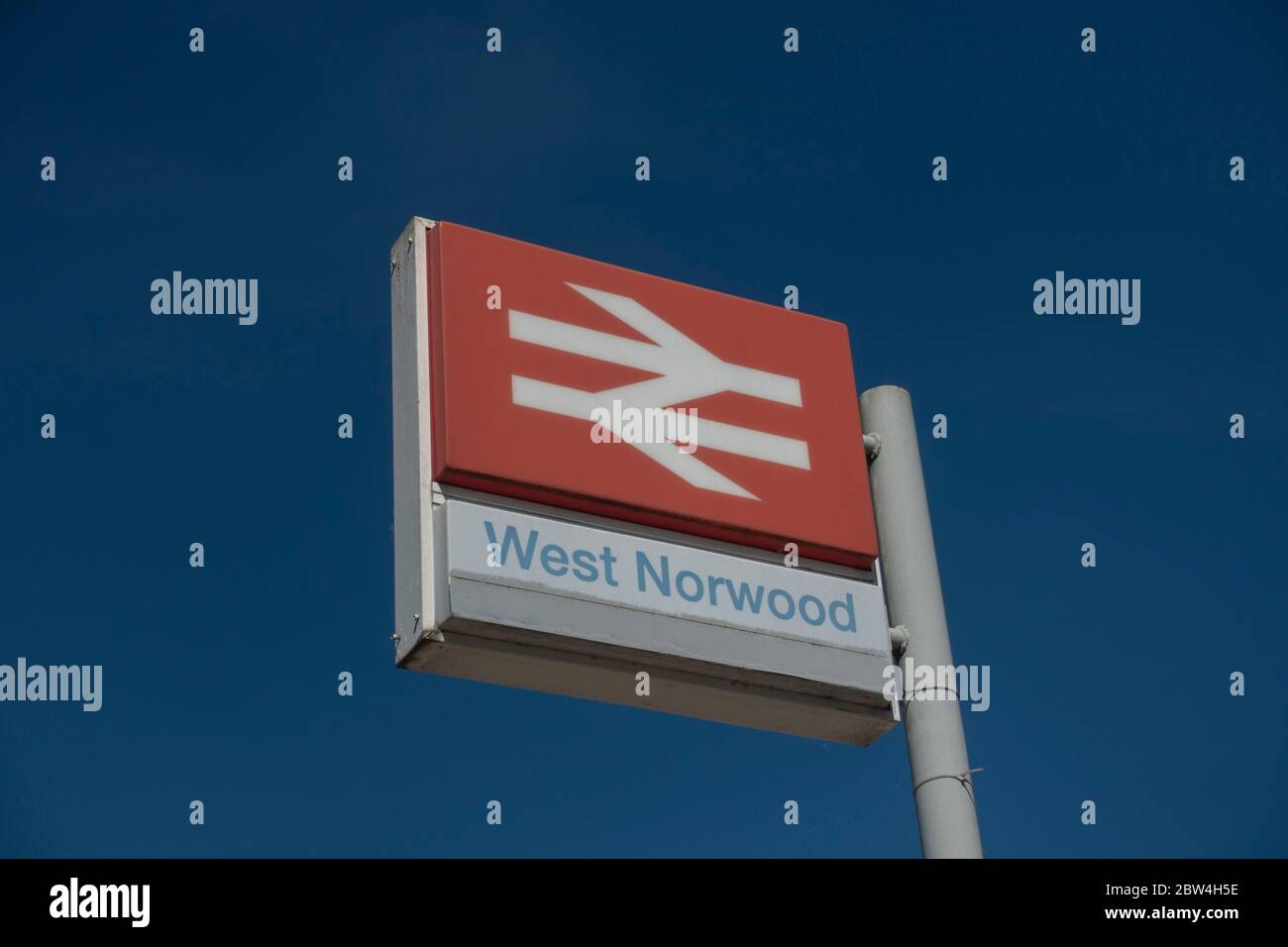 Tfl railway hi-res stock photography and images - Alamy