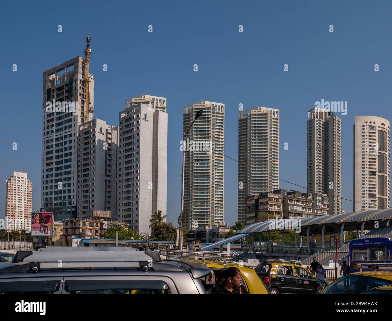 Mahalaxmi train station hi-res stock photography and images - Alamy