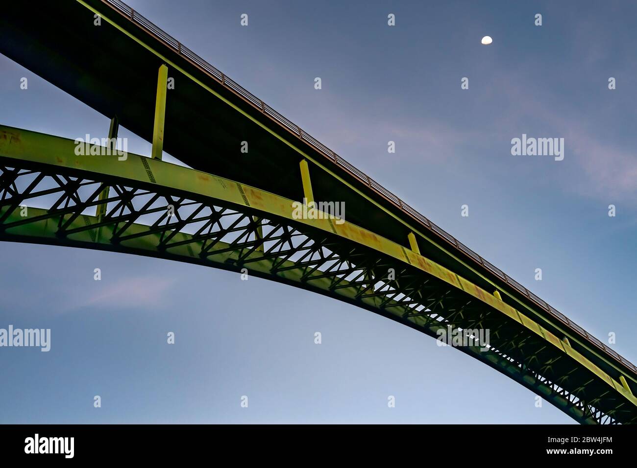 Steel roadway arch hi-res stock photography and images - Alamy