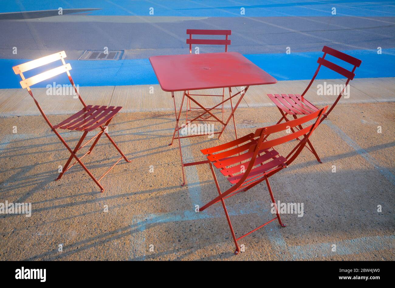 café outdoor dining, red table and chairs Stock Photo - Alamy