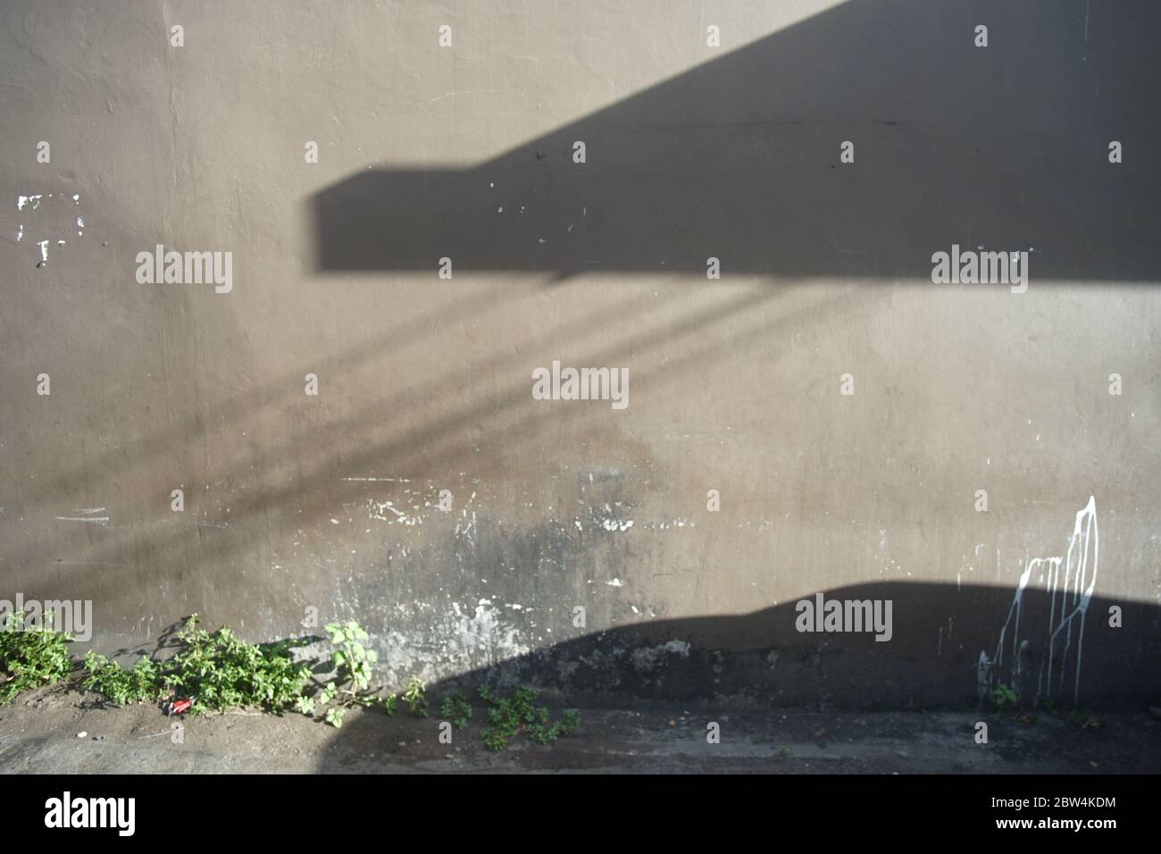 The shadow of a car on the wall Stock Photo - Alamy