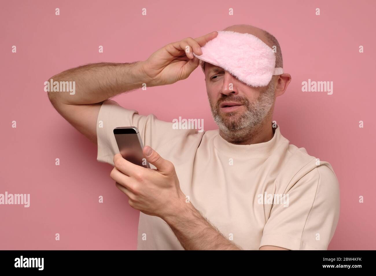 Mobile ringing at night hi-res stock photography and images - Alamy