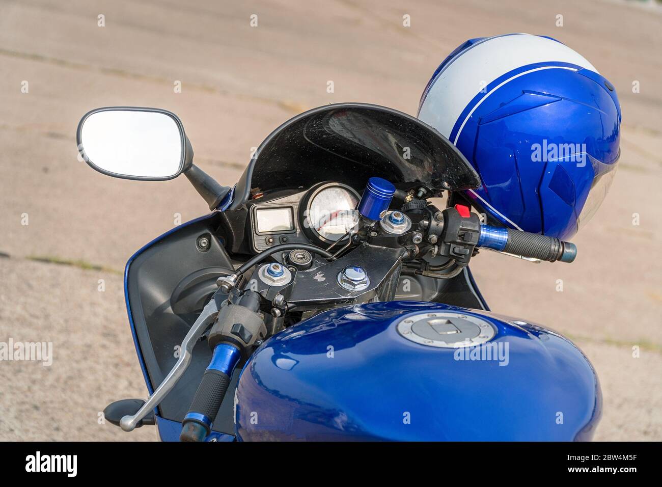 View of the fuel tank and steering wheel of a motorcycle with mirrors ...