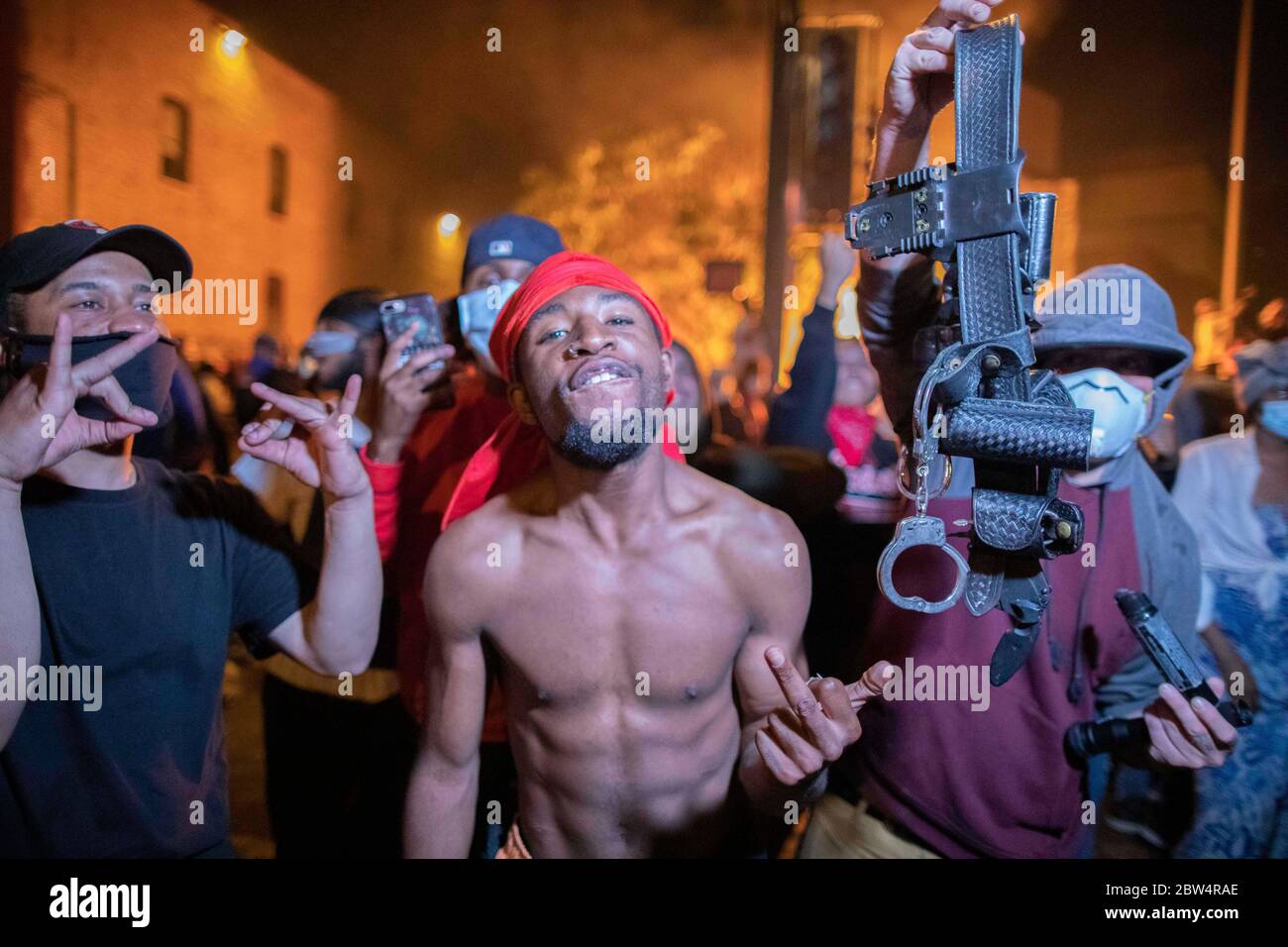 Minneapolis, Minnesota, USA. 28th May, 2020. As the 3rd police precinct ...