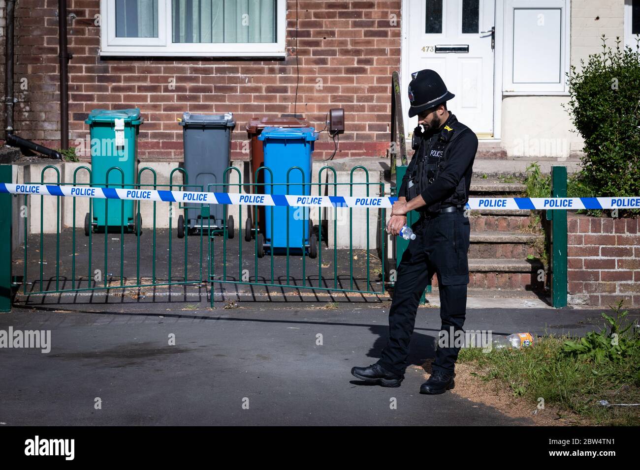 Manchester, UK. 29th May, 2020. A police officer outside the crime ...