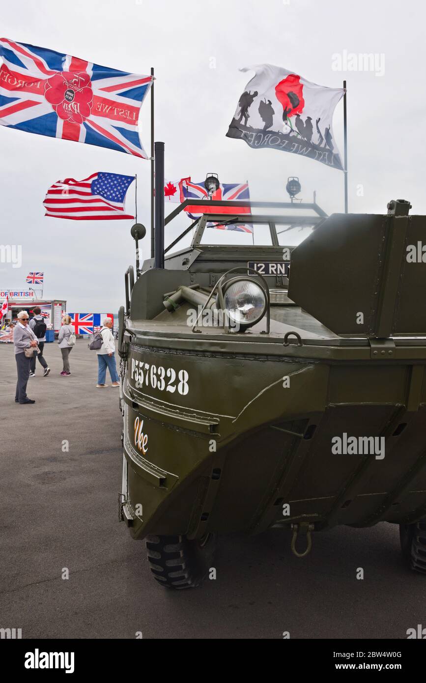 Parade ww2 vehicles hi-res stock photography and images - Alamy