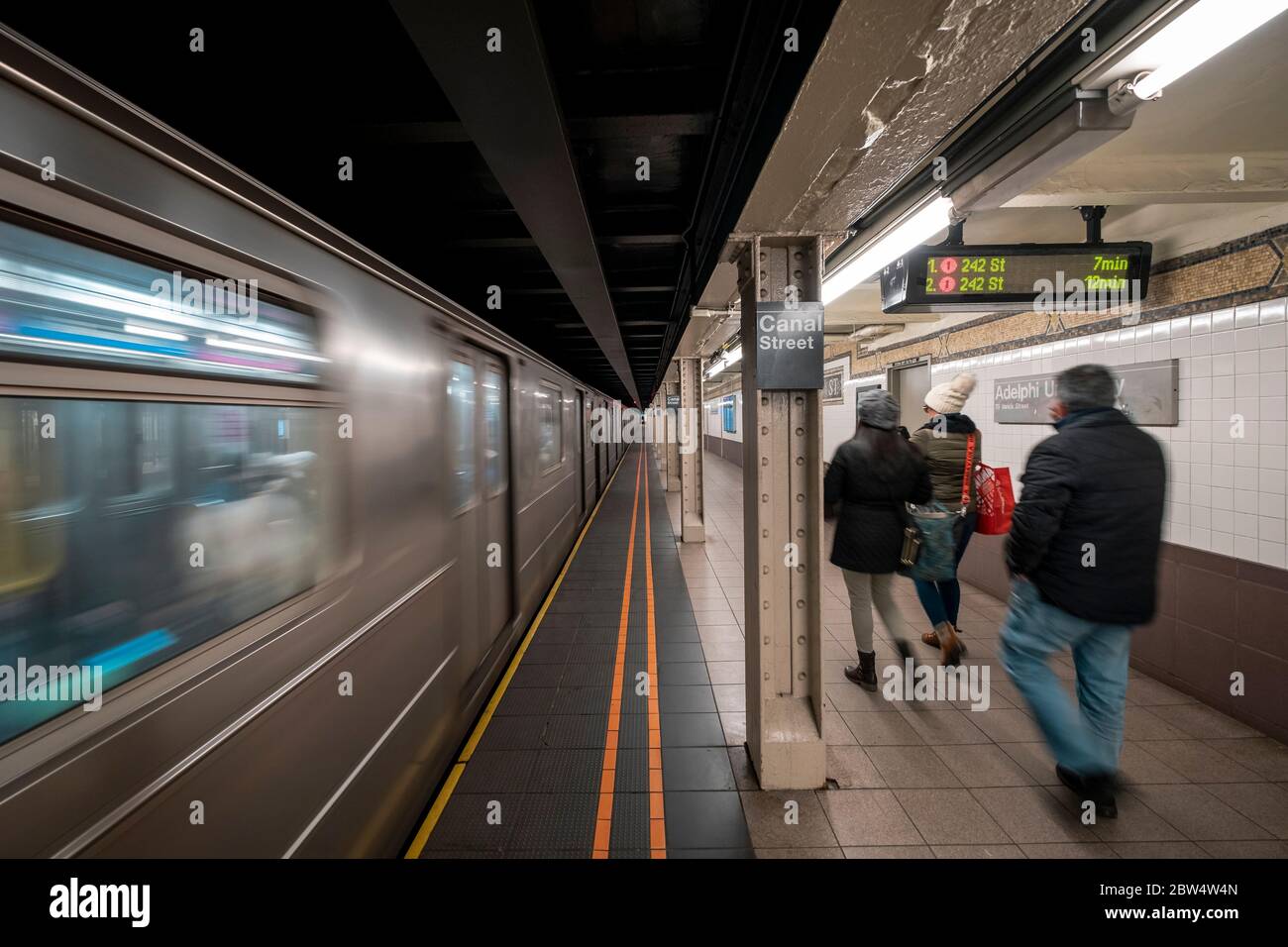 New York City subway station and platform Stock Photo - Alamy