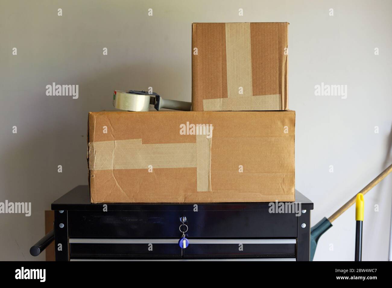 Cardboard box boxes carton cartons hi-res stock photography and images ...