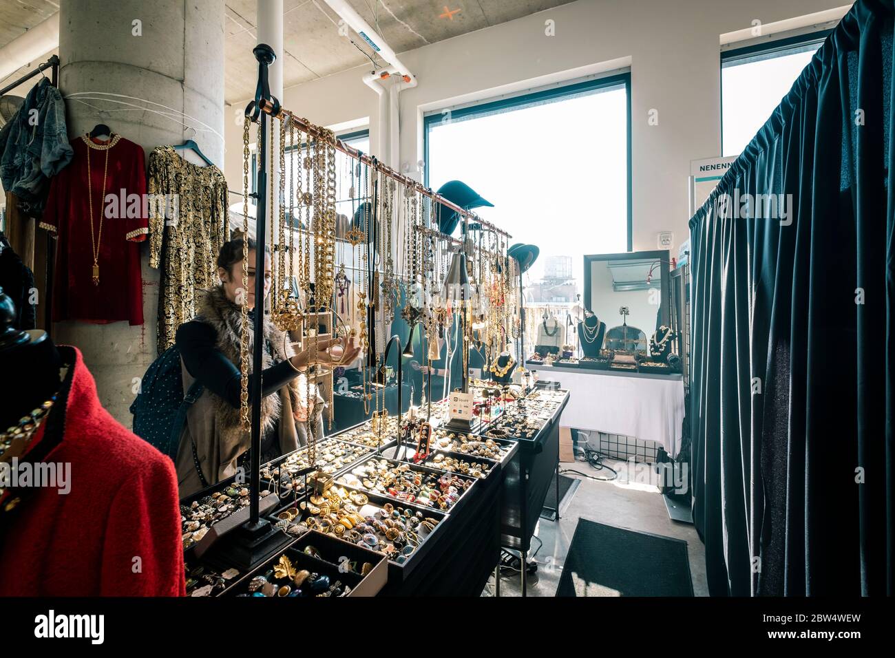Brooklyn flea market, New York Stock Photo - Alamy