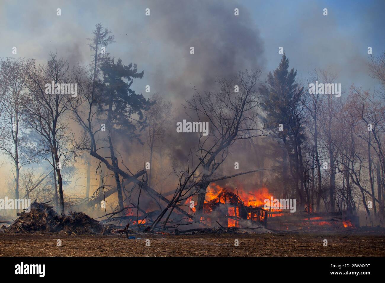 Black smoke rising hi-res stock photography and images - Alamy