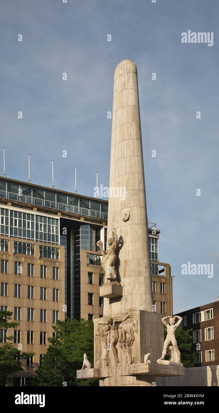 Monument dam square in amsterdam hi-res stock photography and images ...