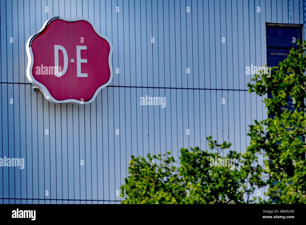 DE sign on a building at the JDE headquarters in Utrecht.Jacobs Douwe ...
