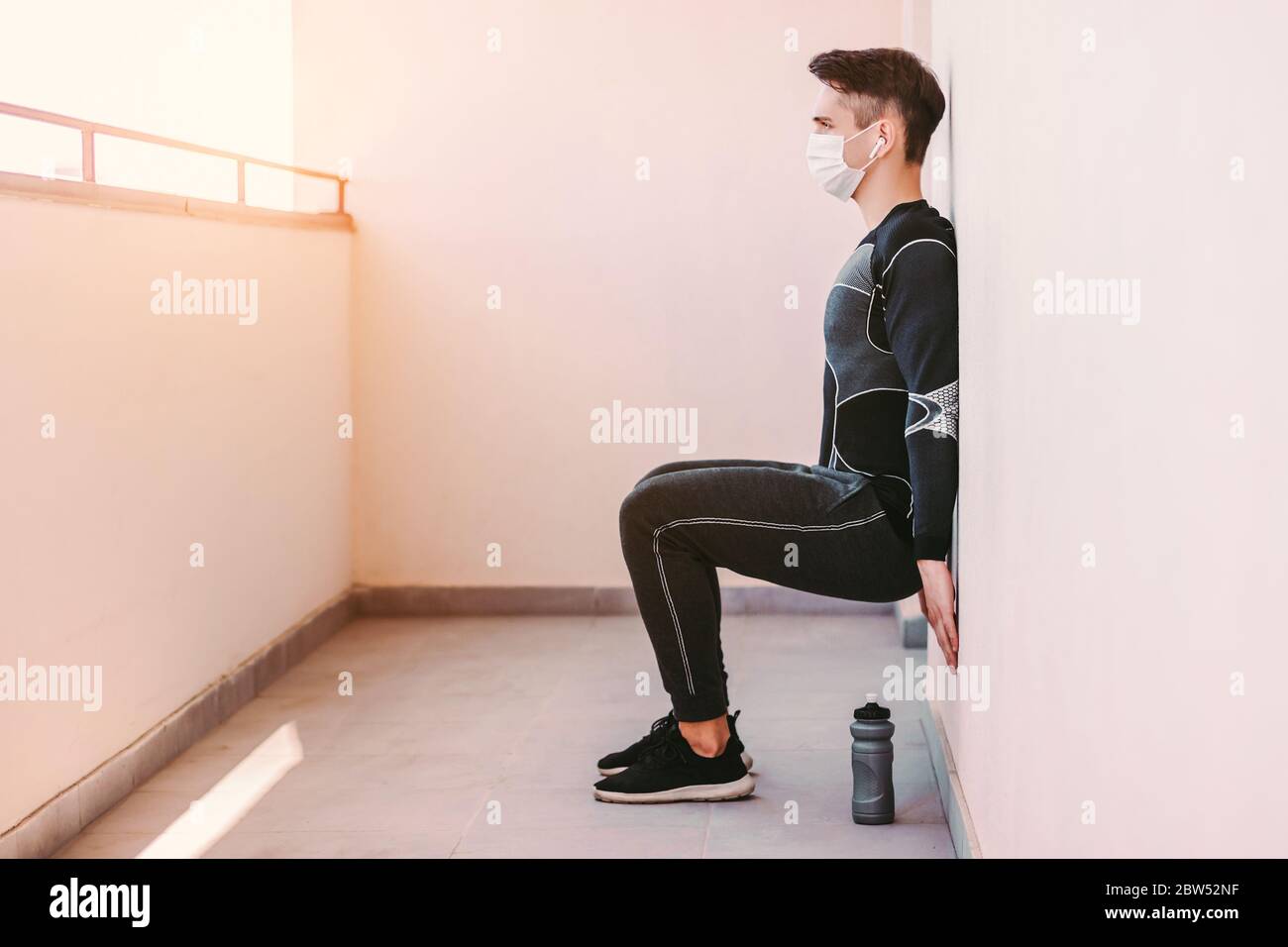 Squat ups hi-res stock photography and images - Alamy