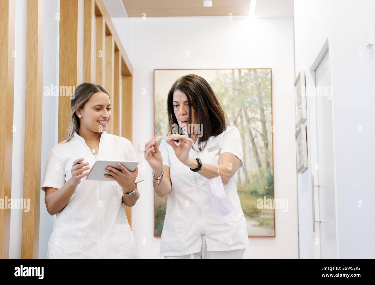 Doctor two nurses in hospital hi-res stock photography and images - Alamy