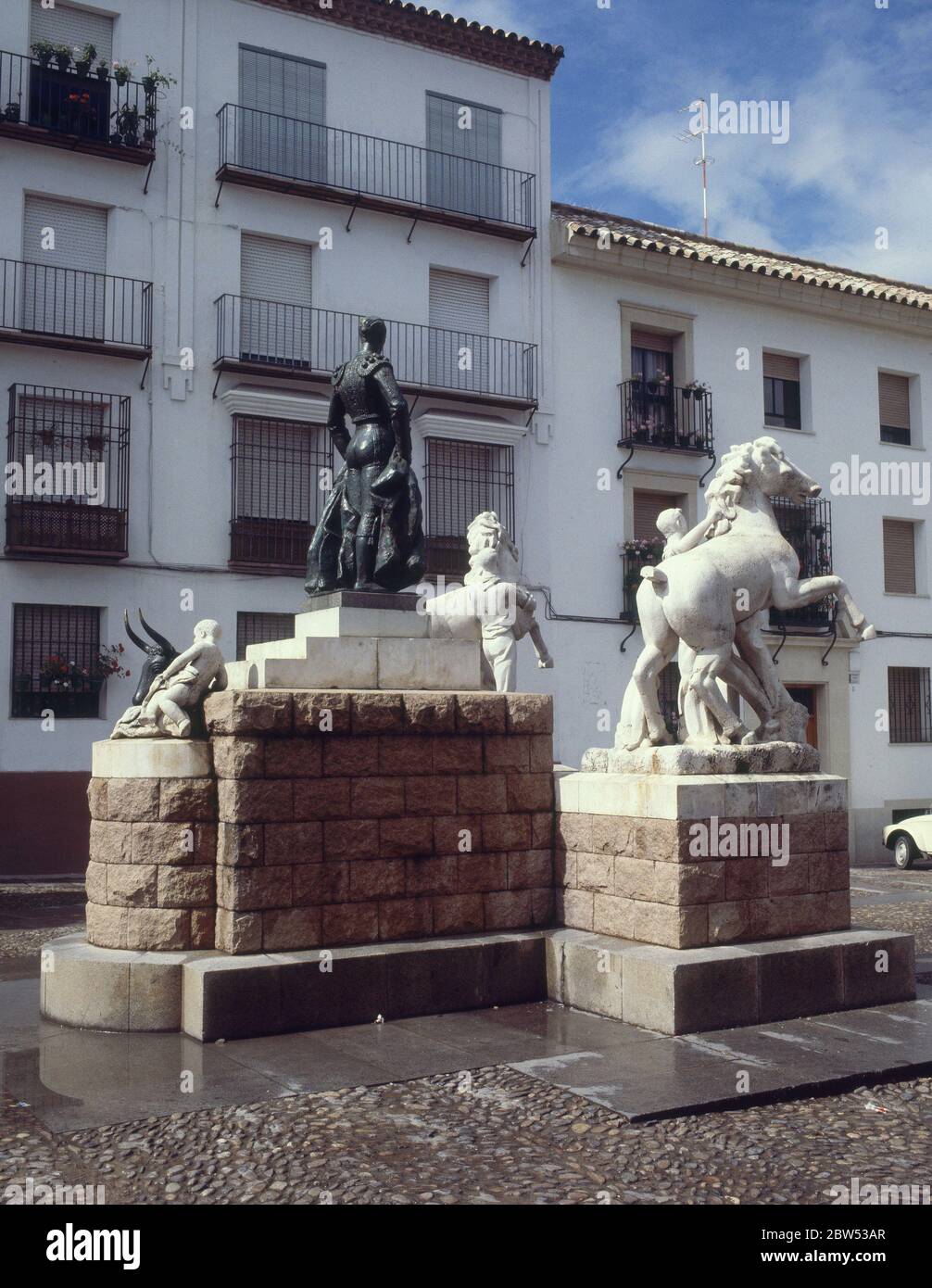 PLAZA DE SANTA MARINA - MONUMENTO A MANOLETE. Location: EXTERIOR ...