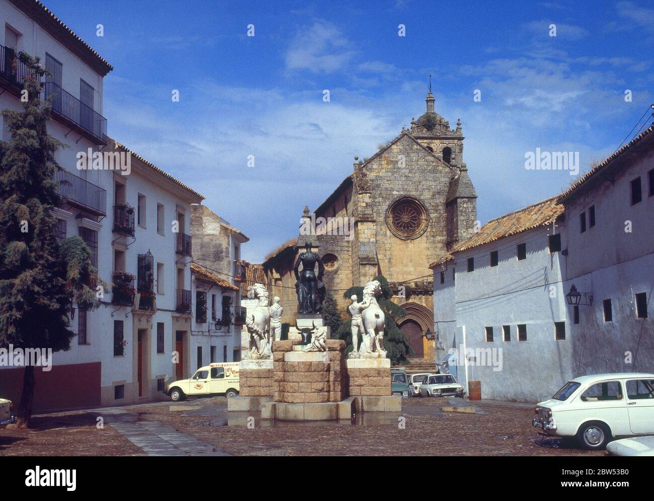 PLAZA DE SANTA MARINA - MONUMENTO A MANOLETE. Location: EXTERIOR ...