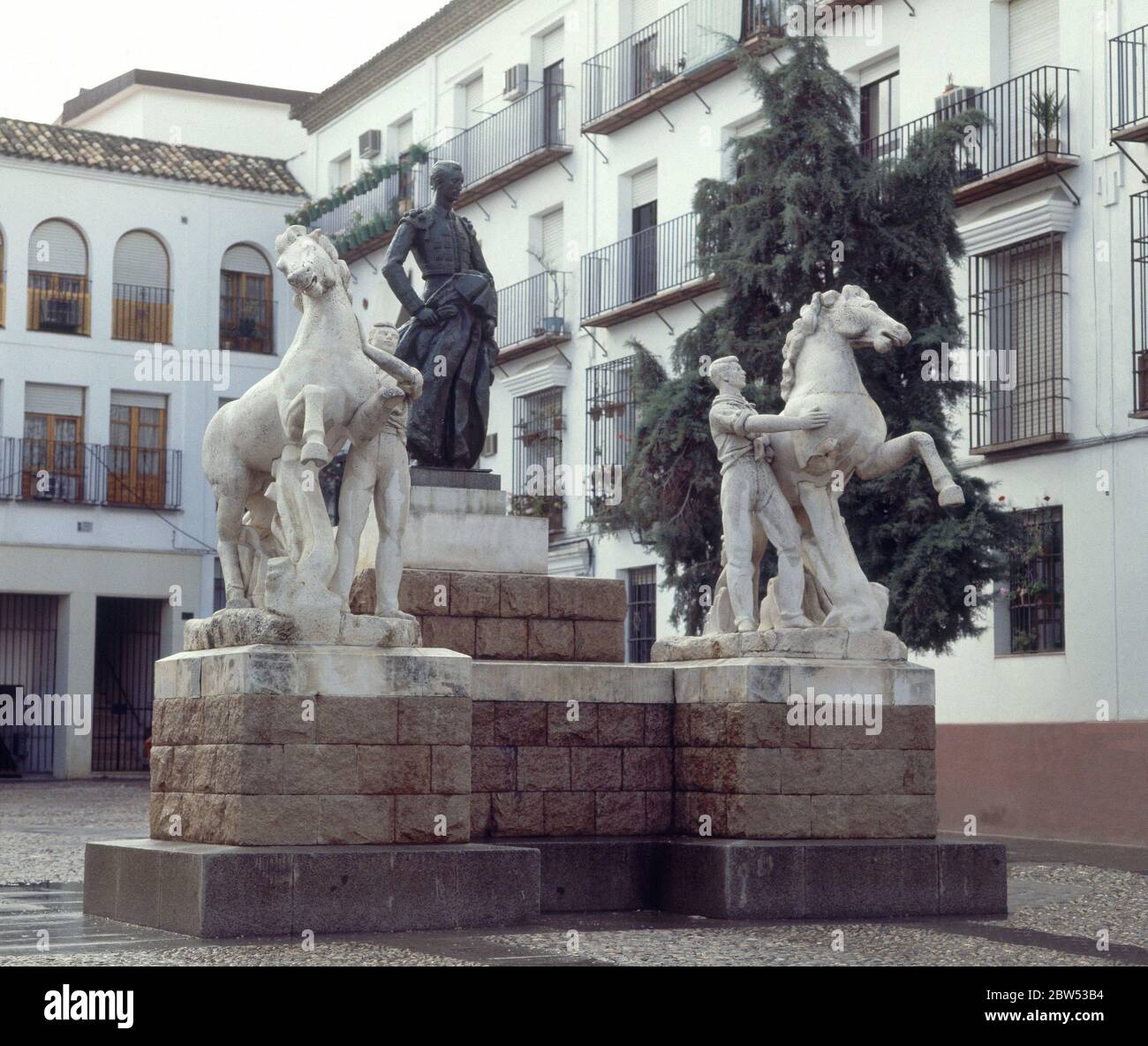 PLAZA DE SANTA MARINA - MONUMENTO A MANOLETE. Location: EXTERIOR ...