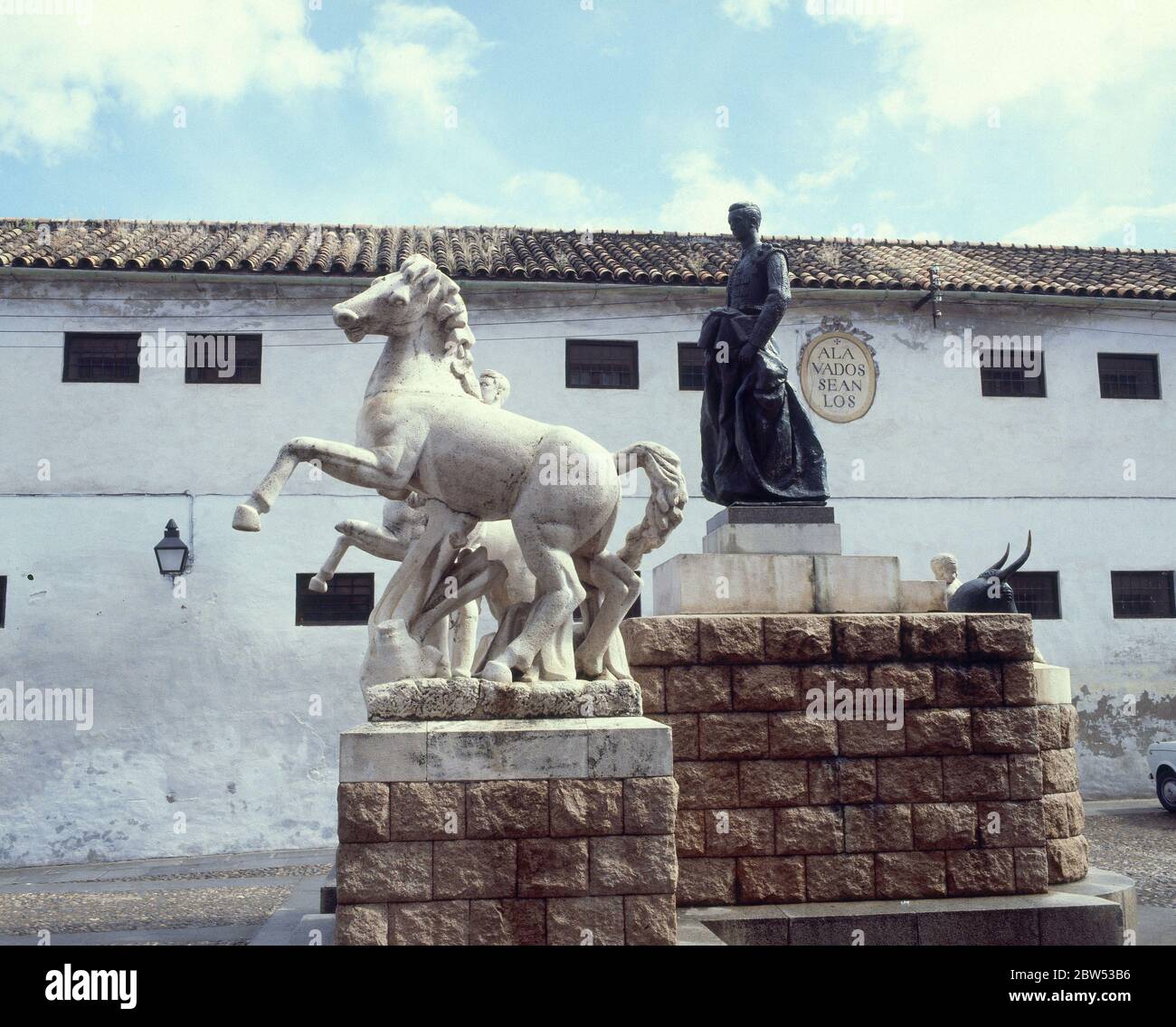 PLAZA DE SANTA MARINA - MONUMENTO A MANOLETE. Location: EXTERIOR ...