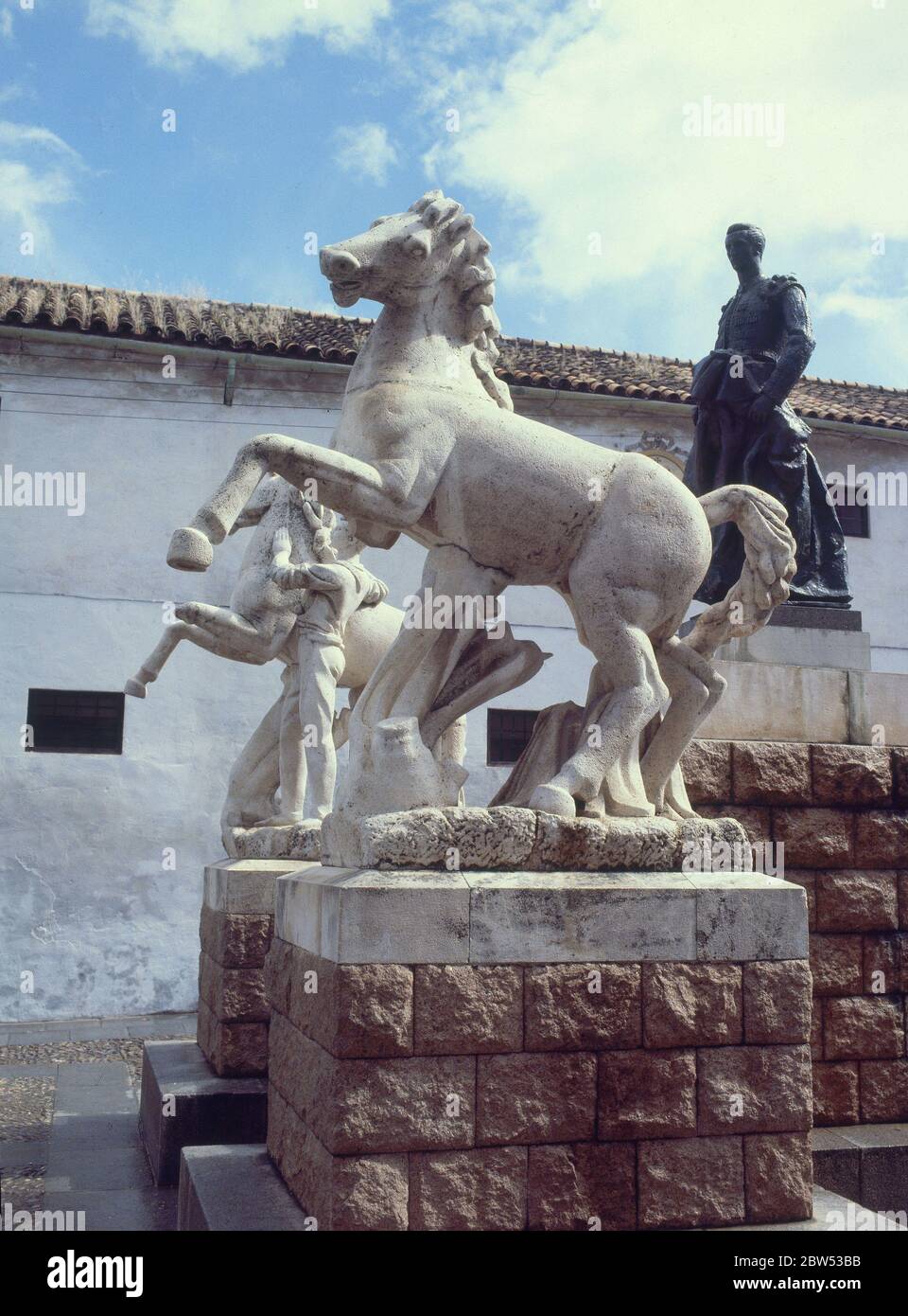 PLAZA DE SANTA MARINA - MONUMENTO A MANOLETE. Location: EXTERIOR ...