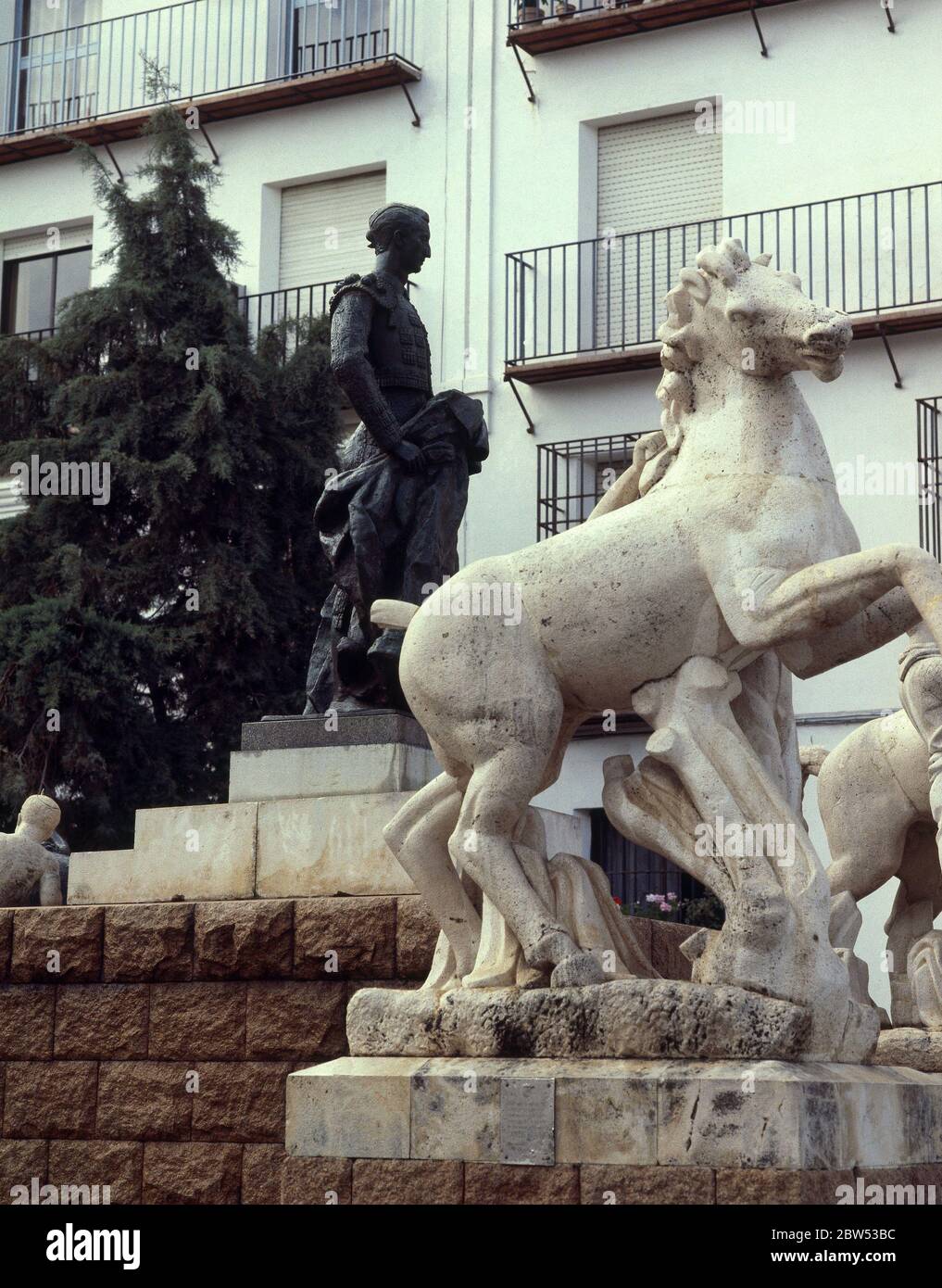 PLAZA DE SANTA MARINA - MONUMENTO A MANOLETE. Location: EXTERIOR ...