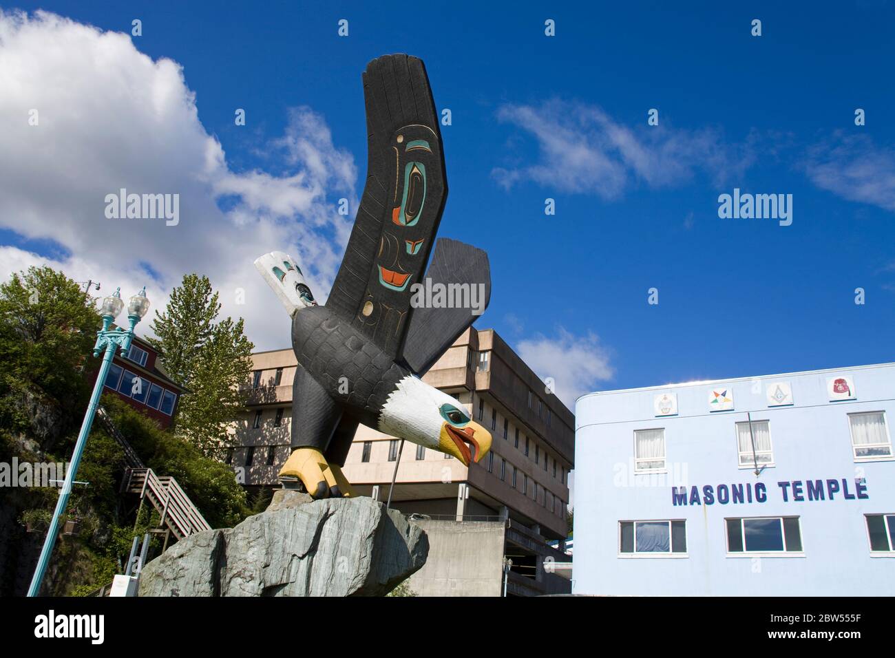 Thundering Wings totem by Nathan Jackson in Eagle Park, Ketchikan ...