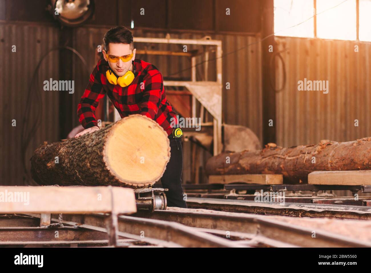 Sawing machine log hi-res stock photography and images - Alamy