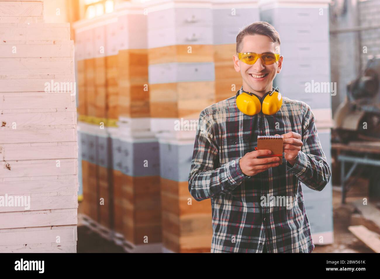 Manager supervising warehouse hi-res stock photography and images - Alamy