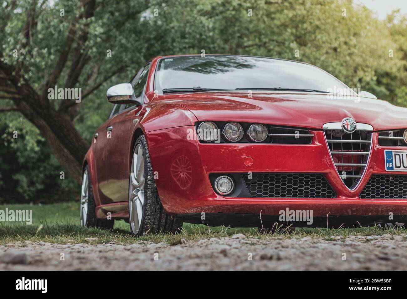 Alfa romeo 159 engine hi-res stock photography and images - Alamy