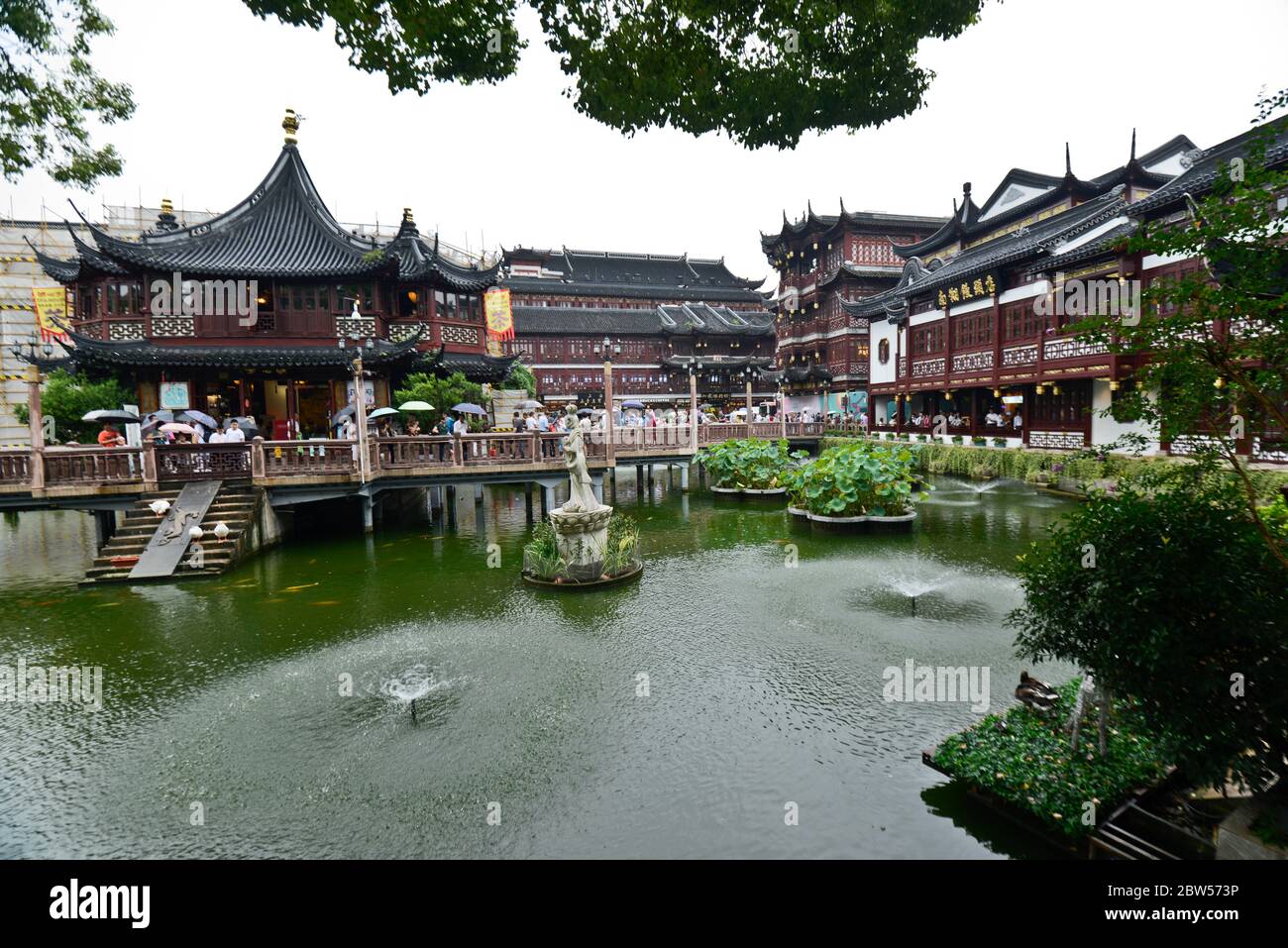 City God Temple of Shanghai: Pavilions and teahouses in the Chenghuang ...