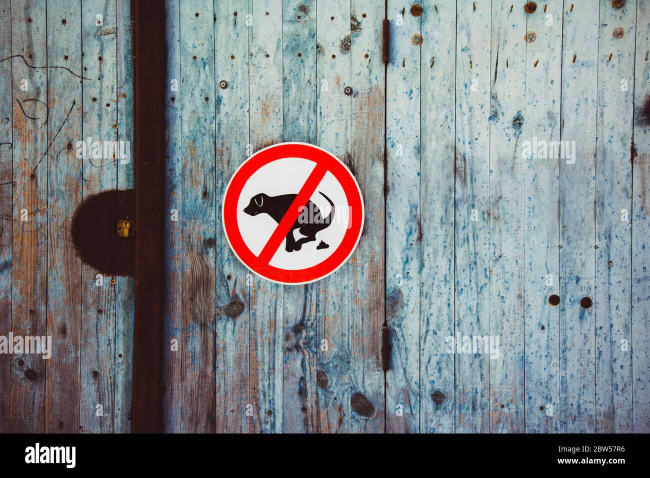 Pooping hi-res stock photography and images - Alamy