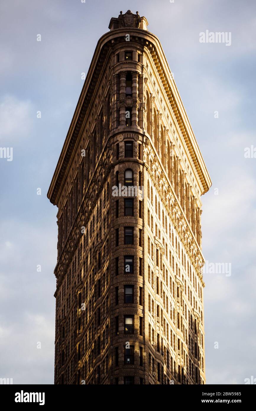 Beautiful midtown triangular structure hi-res stock photography and ...