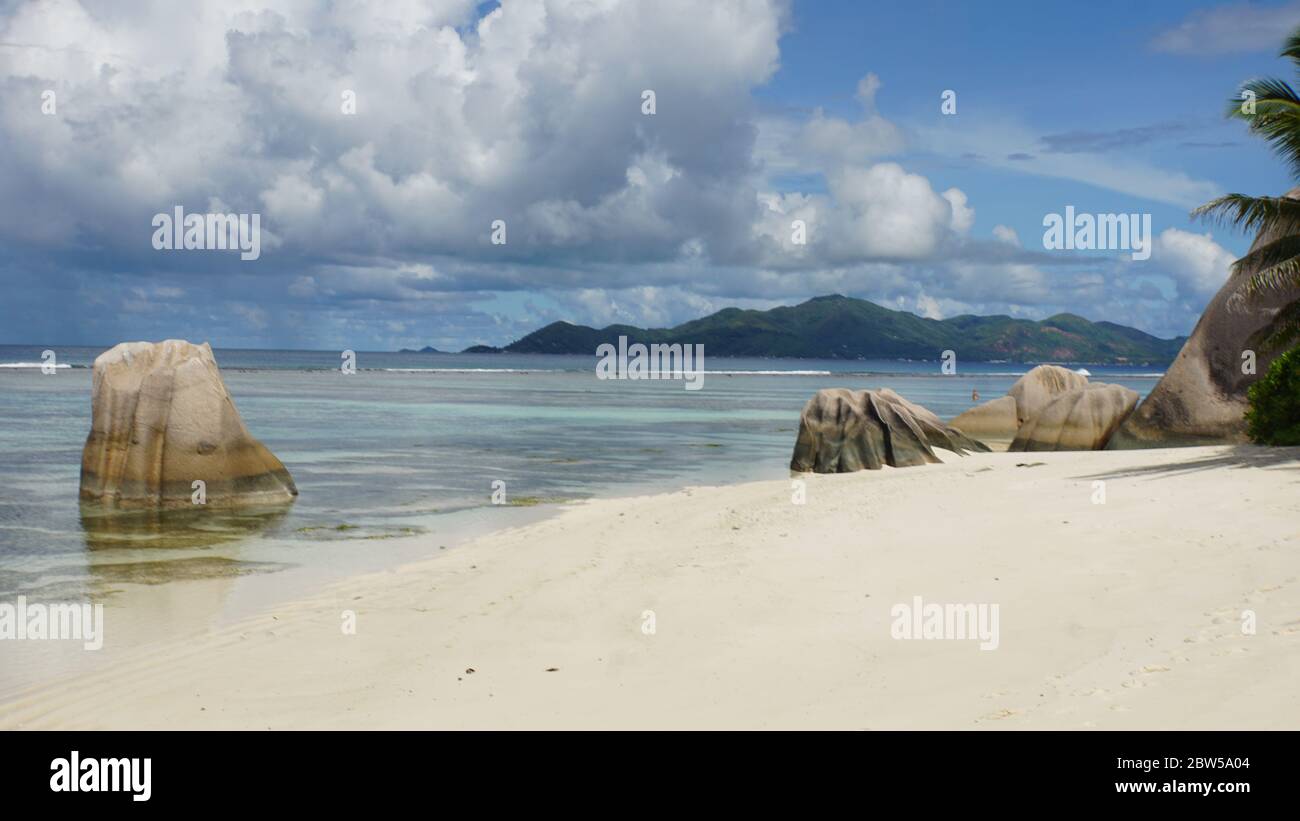 amazing tropical landscape on the seychelles islands Stock Photo - Alamy