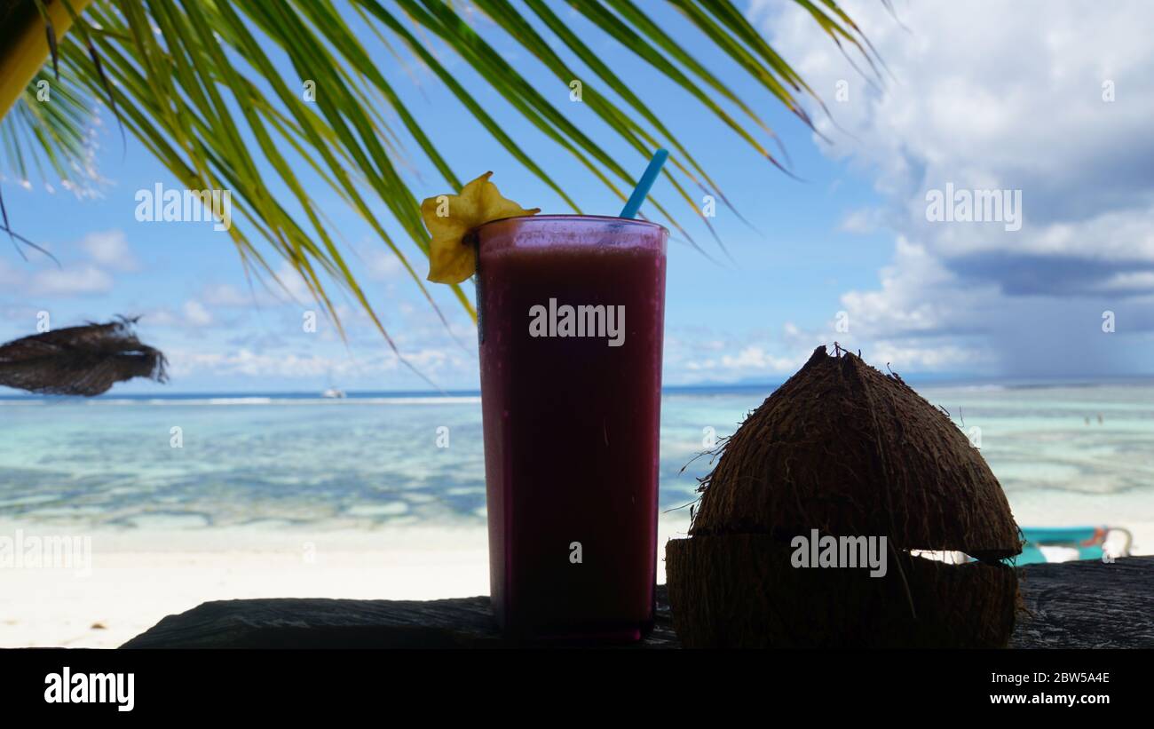 cold cocktail at a tropical beach at the seychelles islands Stock Photo ...