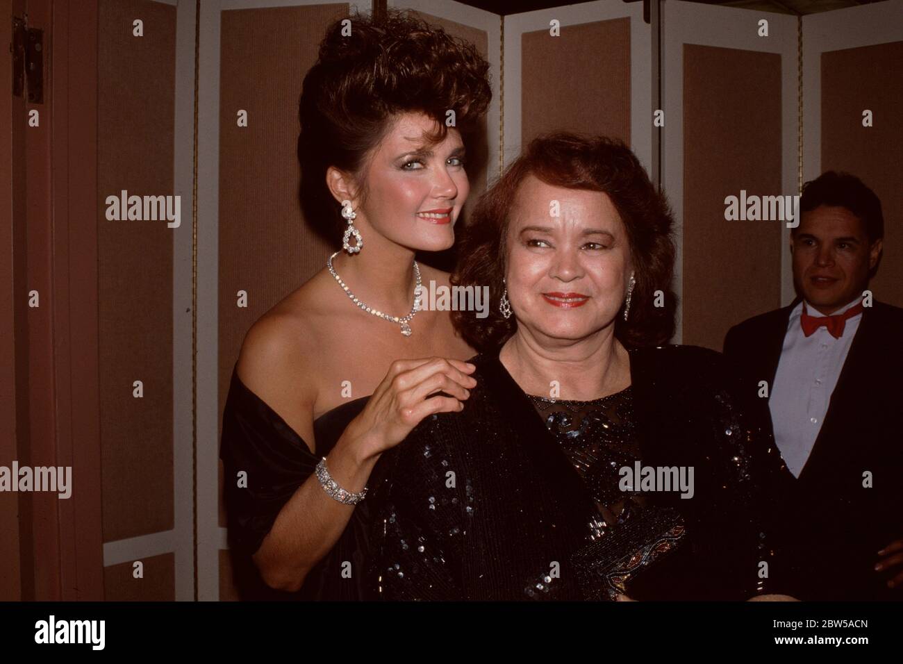 Los Angeles.CA.USA. LIBRARY. Lynda Carter and her mother Juanita (1924 ...