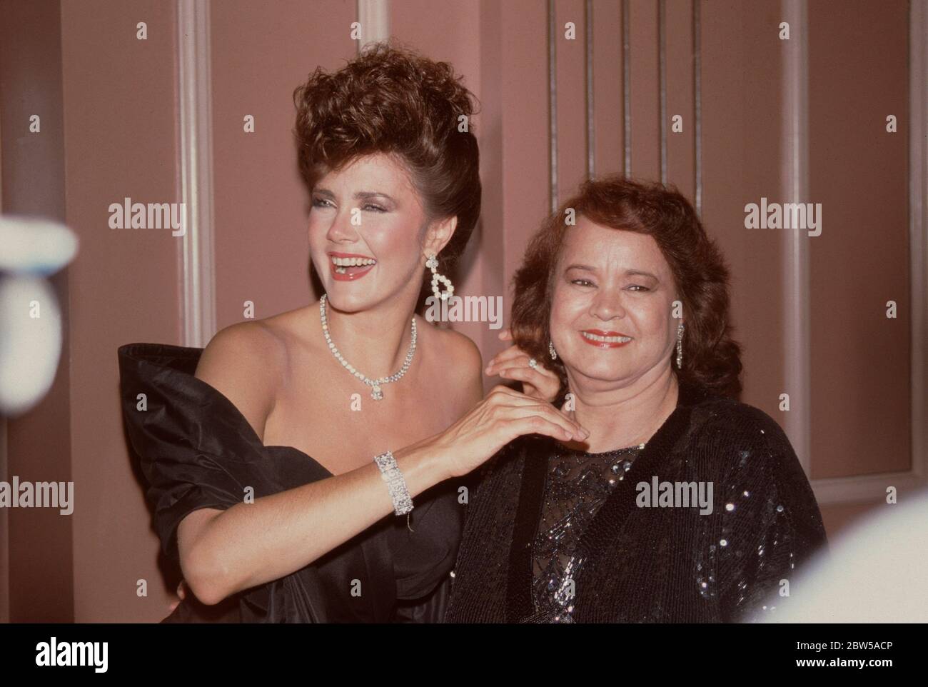 Los Angeles.CA.USA. LIBRARY. Lynda Carter and her mother Juanita (1924 ...