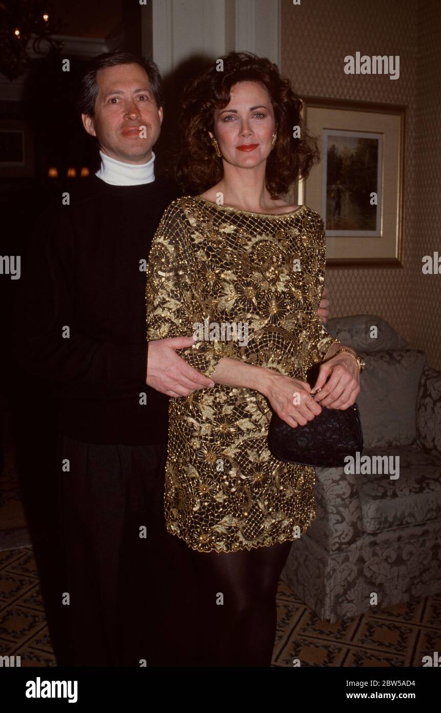 Robert altman and lynda carter hi-res stock photography and images - Alamy