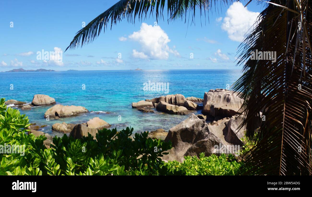amazing tropical landscape on the seychelles islands Stock Photo - Alamy