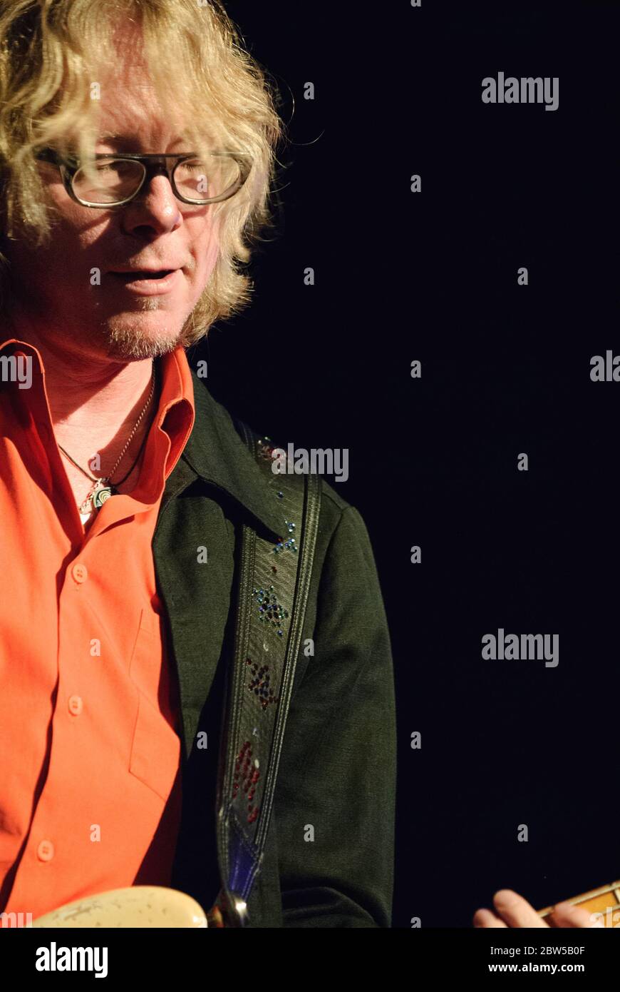 Mike mills r.e.m hi-res stock photography and images - Alamy